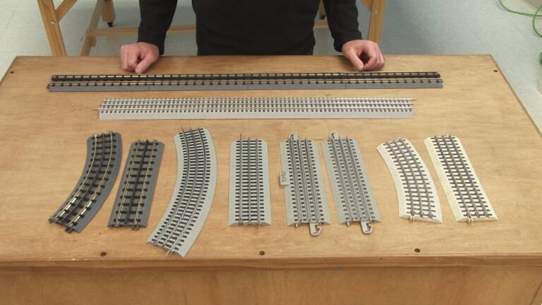 The basics of 3-rail track - Trains