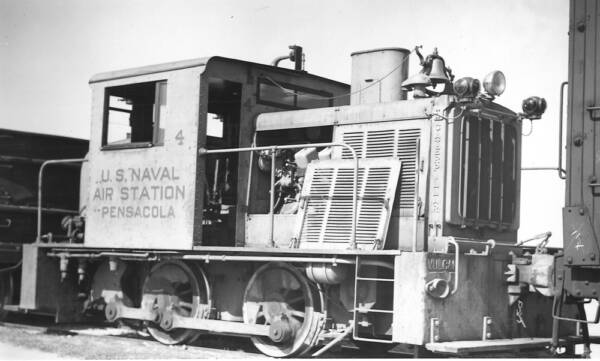 Lionel postwar military switch engines - Trains