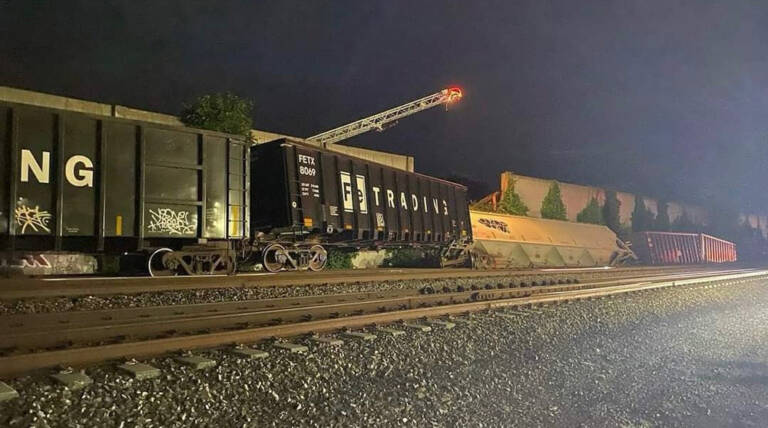 CSX train derails, damaging garages at residential complex (updated ...