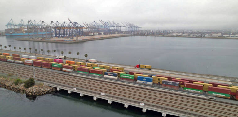 Port of Los Angeles completes Pier 400 rail expansion project - Trains