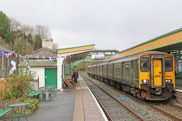 Train engineers agree to deal in long-running British dispute - Trains