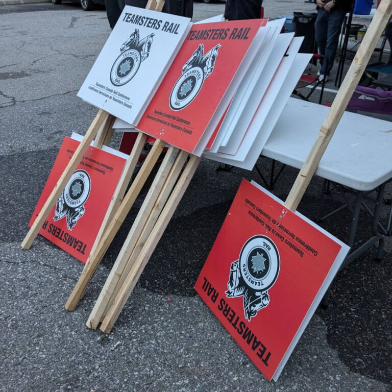 Teamsters Canada returning to work at CN, remains out at CPKC - Trains