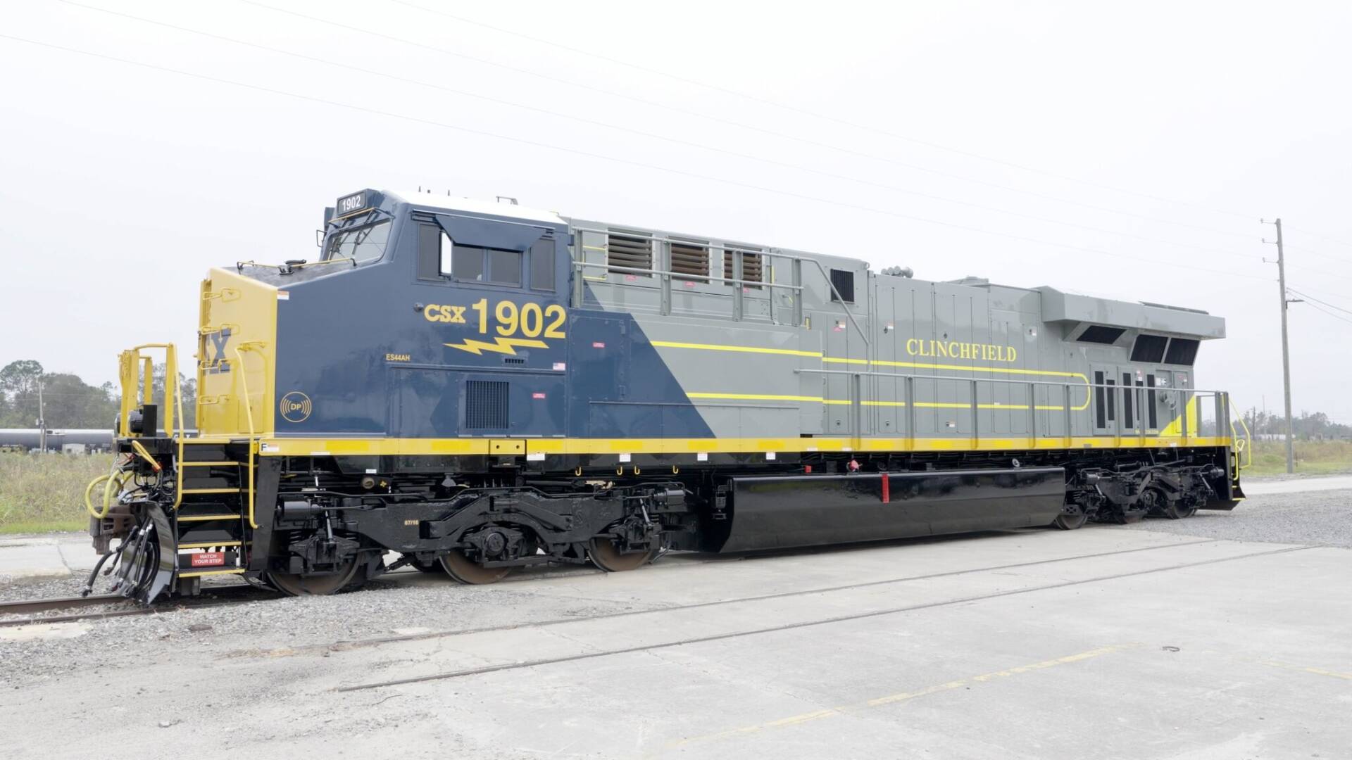 CSX unveils Clinchfield heritage locomotive (updated) - Trains