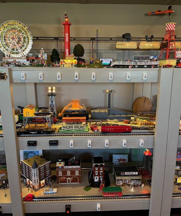 Build a multi-level shelf layout - Trains