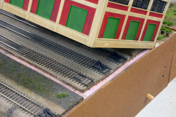 Attaching buildings to a layout - Trains