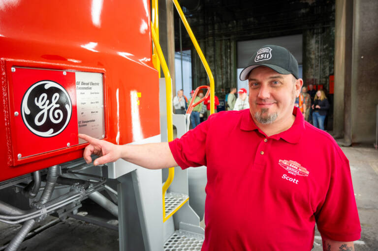 RRHMA debuts repainted Santa Fe GE locomotive - Trains