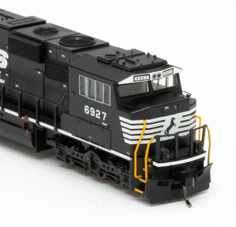Atlas Norfolk Southern SD60E in N scale - Trains