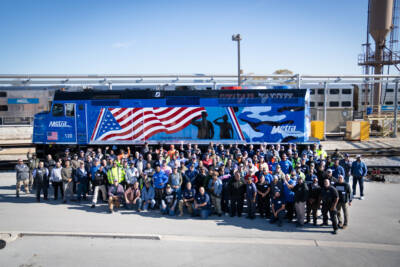 Metra introduces locomotive honoring veterans - Trains