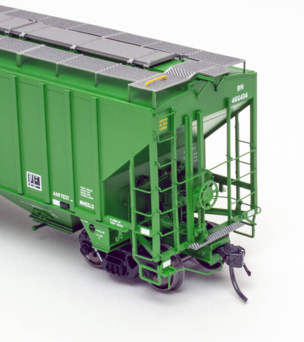 Tangent HO Trinity 4750 covered hopper - Trains