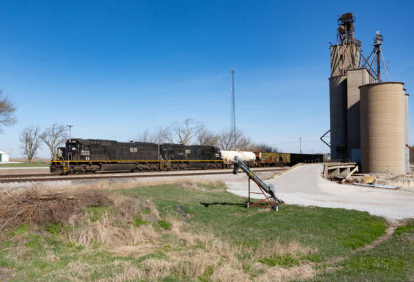 High-horsepower, standard-cab road locomotives become rare - Trains