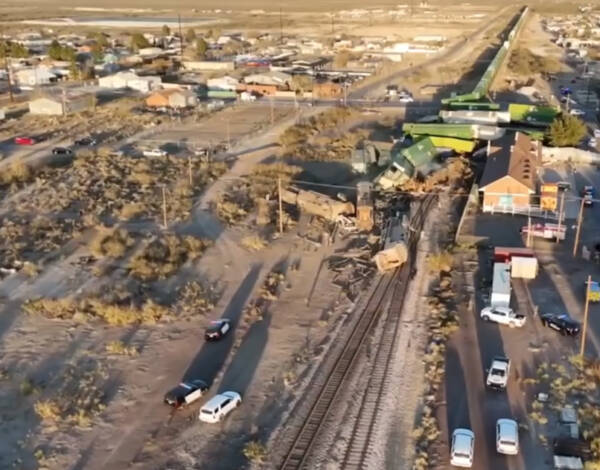 Truck was on grade crossing for just over a minute before fatal Texas accident, NTSB says ...