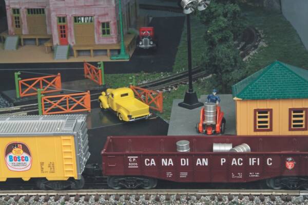 Add an industrial siding to your layout - Trains