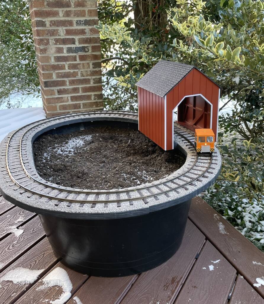 Build a large scale planter - Trains