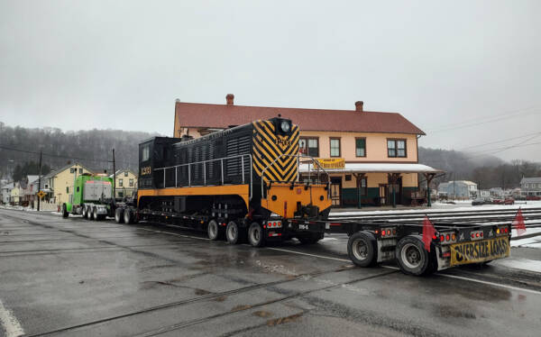 News photo: Diesel from Durango & Silverton arrives at East Broad Top ...