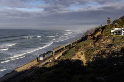Former NJ Transit coaches boost Pacific Surfliner - Trains