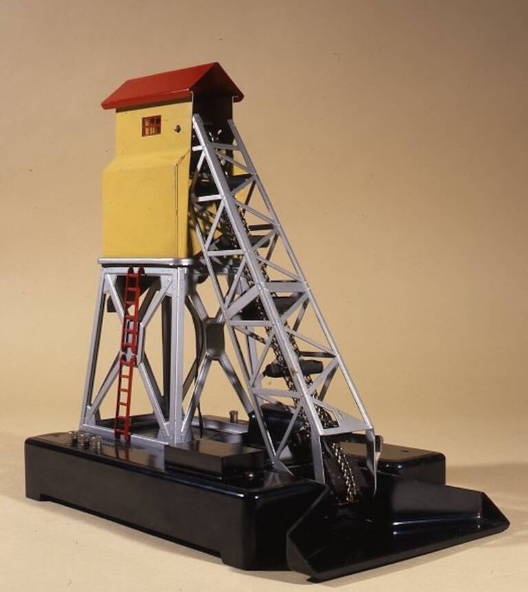 Lionel's postwar No. 97 Coal Elevator - Trains