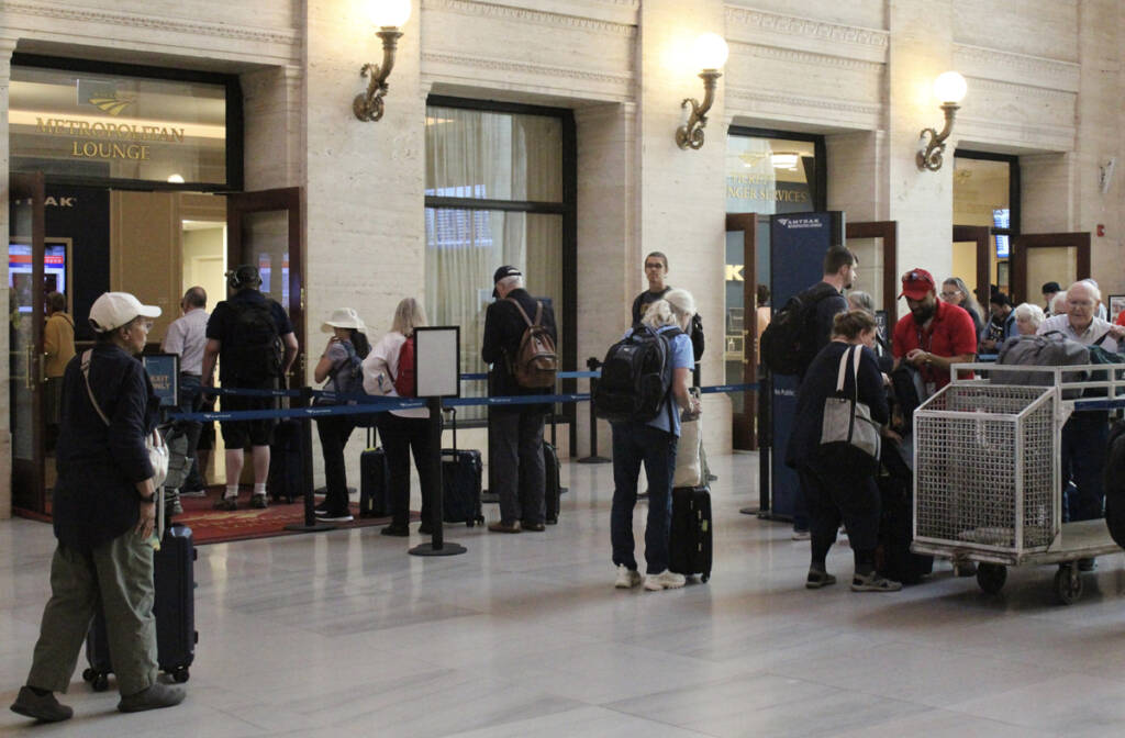 Amtrak introduces time restriction on Metropolitan Lounge use - Trains