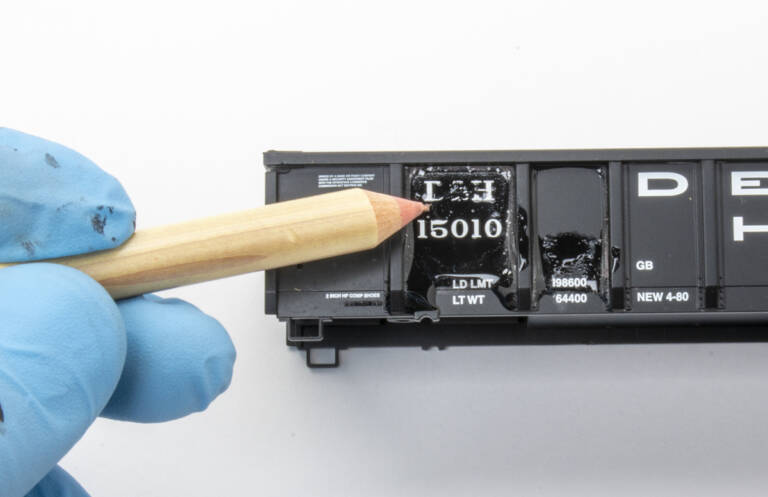 How to remove factory-printed graphics - Trains