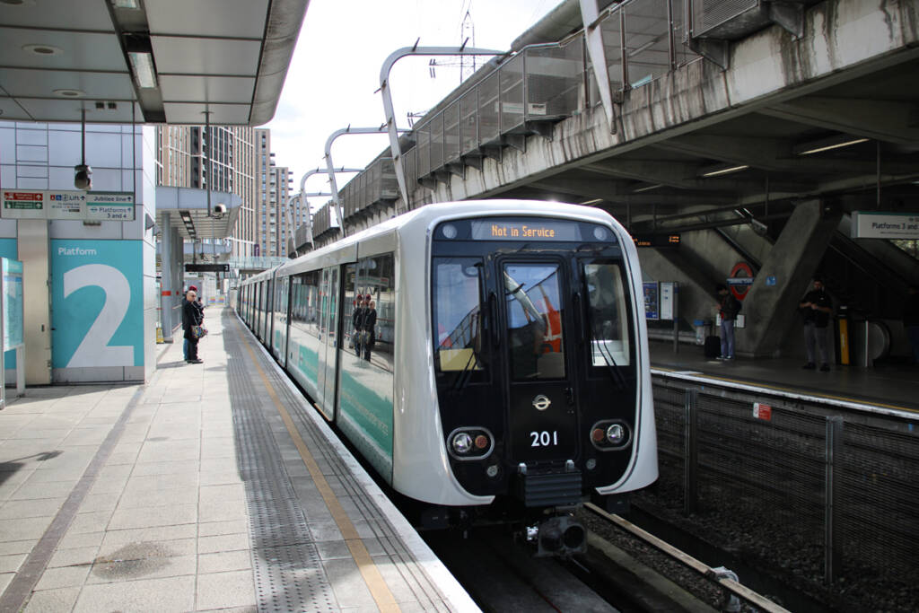 Trains in the UK: This ... is London - Trains
