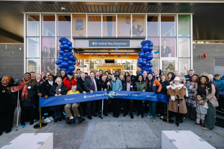 Sound Transit opens Federal Way Extension - Trains